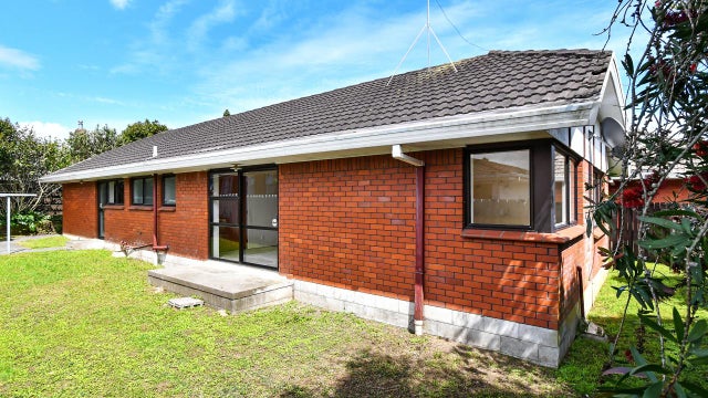 Residential For Sale by Negotiation: 2/18 Ray Small Drive, Papakura ...