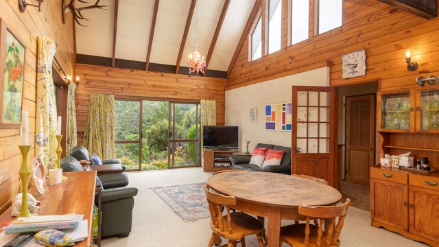 Residential Offers/Enquiries Over NZ$950,000: 695 Whitemans Valley Road ... Residential Offers/Enquiries Over NZ$950,000: 695 Whitemans Valley Road ...
