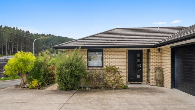 Residential Offers/Enquiries Over NZ$850,000: 85 Riverstone Drive ...